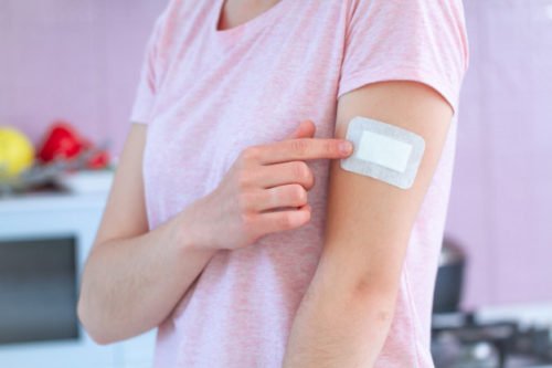 اللصقات الطبية - Transdermal patches - عيادة الركبة و الفخذ